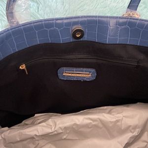 MIA K COLLECTION | Bags | Nwt Mia K Collection Blue Magnet Closure ...